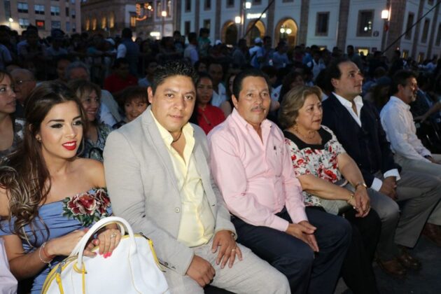 'El País' publica reportaje del clan familiar de los Gallardo - Astrolabio