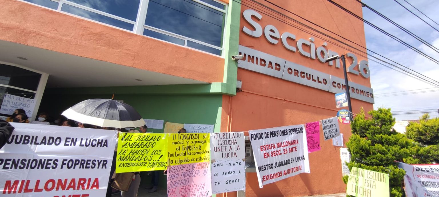 Maestros jubilados toman instalaciones de la Sección 26 del SNTE en SLP ... Maestros jubilados toman instalaciones de la Sección 26 del SNTE en SLP ...